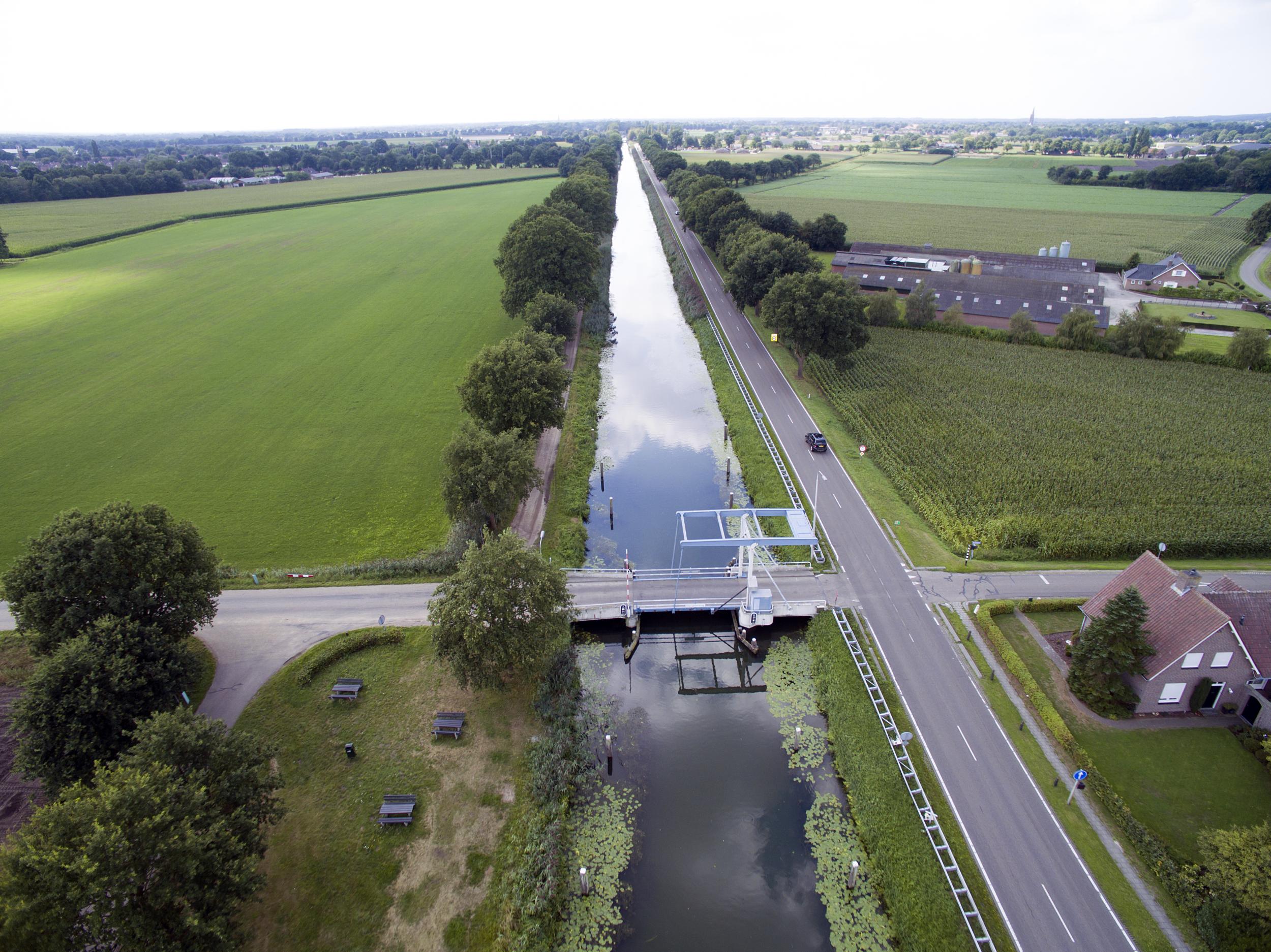 Niesakker brug | Binnenvaart in Beeld